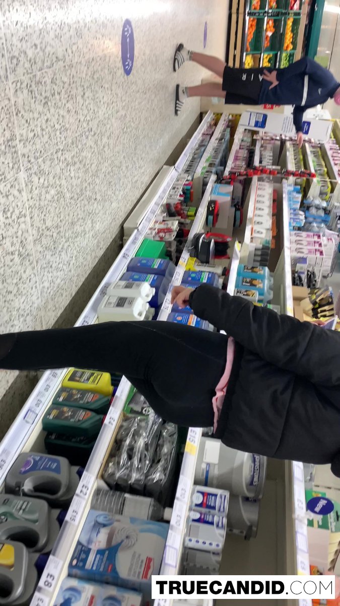 [OC] Tiny Blonde JB Teen Shopping in Tight Nike Leggings - Broken Links ...